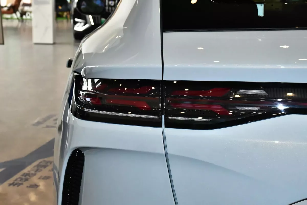 Електромобіль Denza N7 - купити новий в Україні, ціна від 45200$