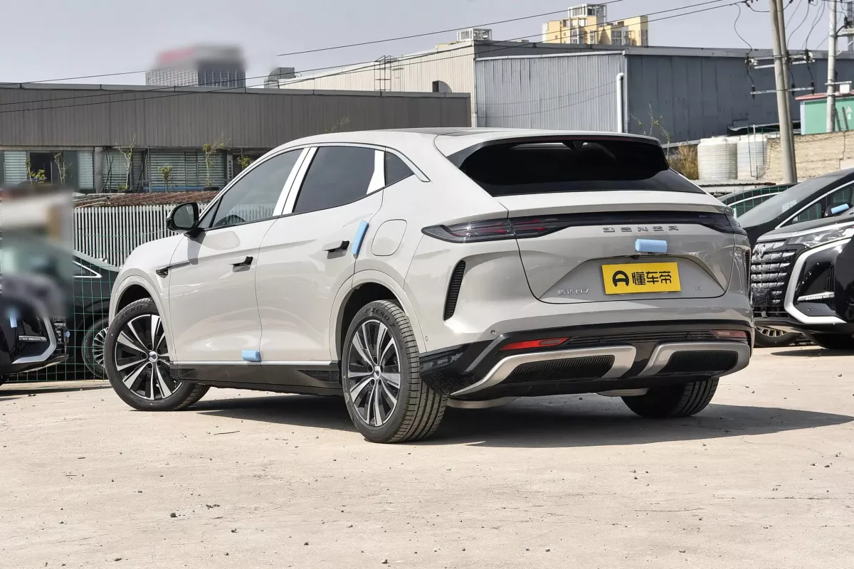 Електромобіль Denza N7 - купити новий в Україні, ціна від 45200$