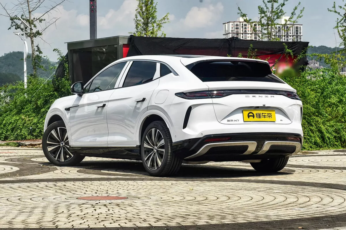 Електромобіль Denza N7 - купити новий в Україні, ціна від 45200$