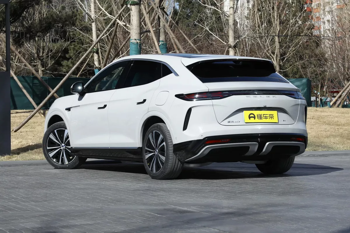 Електромобіль Denza N7 - купити новий в Україні, ціна від 45200$