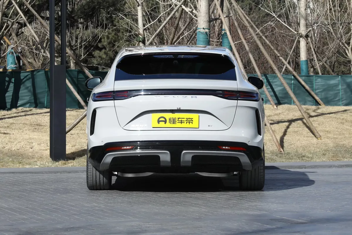 Електромобіль Denza N7 - купити новий в Україні, ціна від 45200$