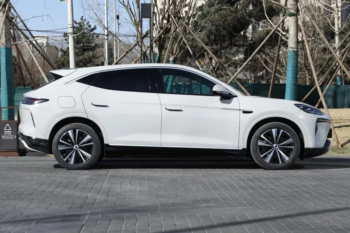 Електромобіль Denza N7 - купити новий в Україні, ціна від 45200$